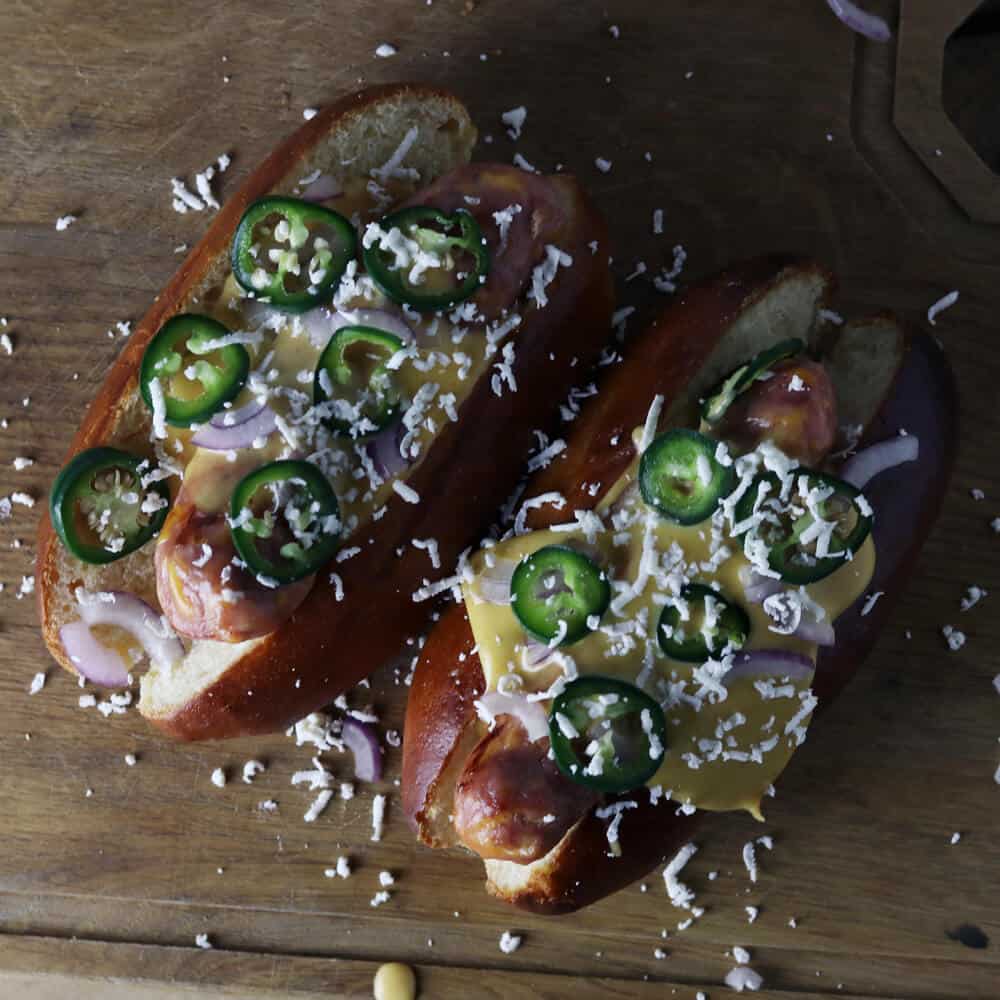 Jalapeño Cheddar Hotdogs - BBQ Recepten - BBQ Junkie