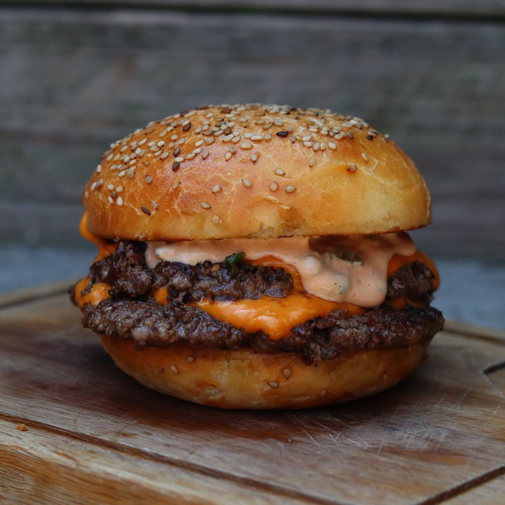 Jalapeño Smash Burgers - BBQ Recepten - BBQ Junkie