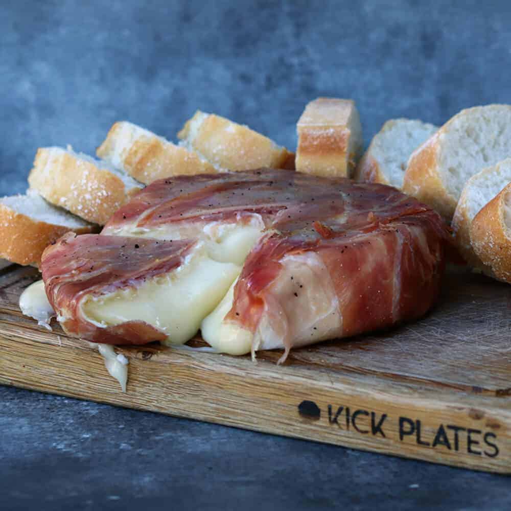 Brie in Serranoham - BBQ Recepten - BBQ Junkie