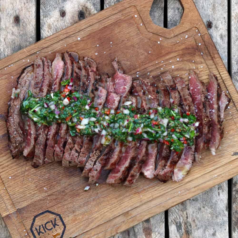 Flat Iron Steak met Charcoal Chimichurri - BBQ Recepten - BBQ Junkie